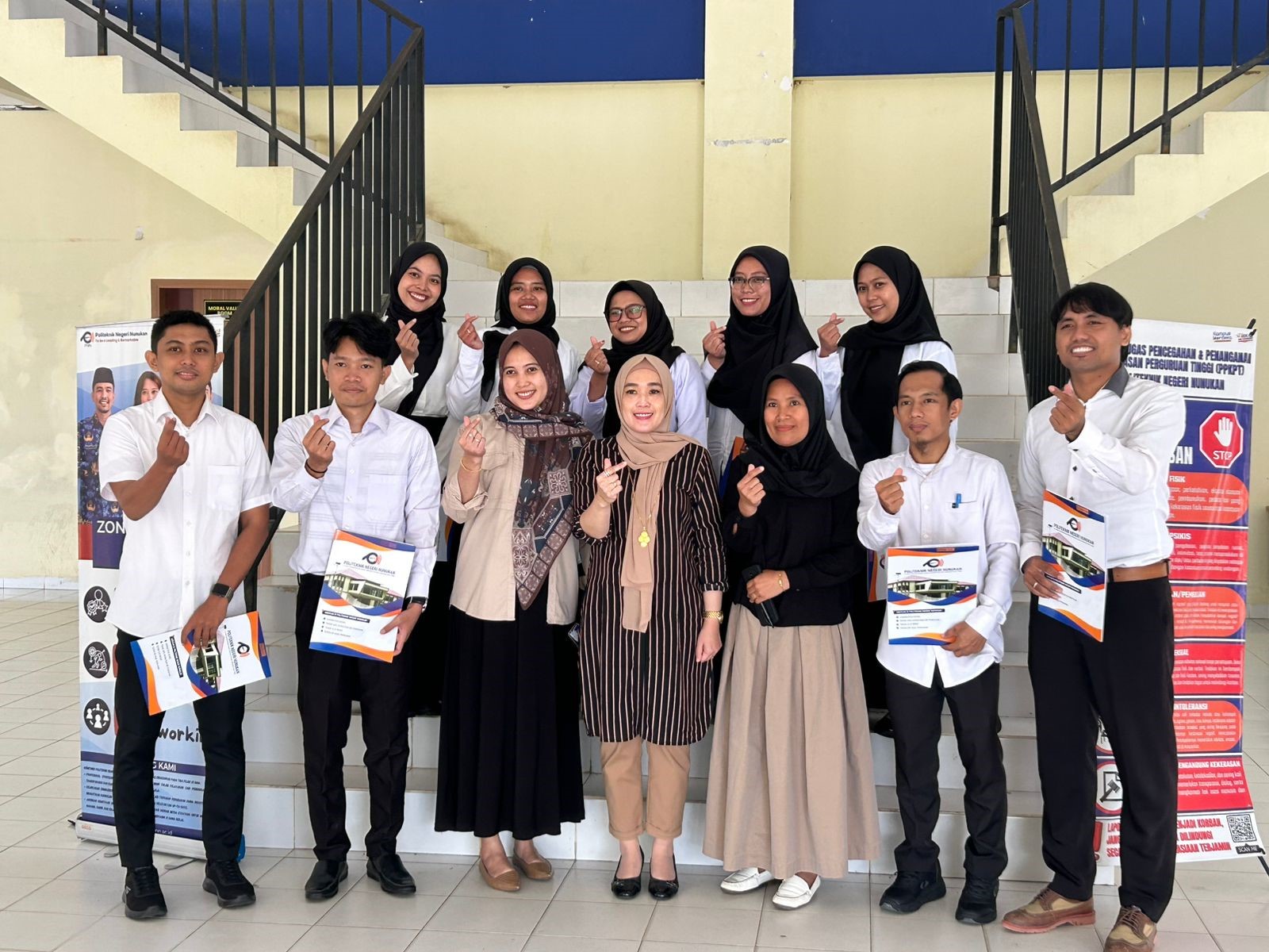 Penyerahan SK CPNS Formasi Dosen Dan Non Dosen PNN - PNN